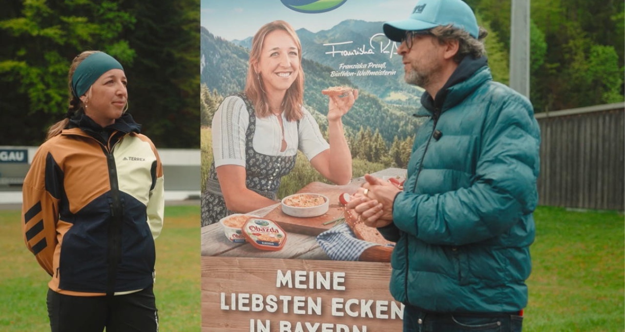 Alpenhain trommelt Influencer für Hüttengaudi mit Biathlon-Star Franziska Preuß zusammen