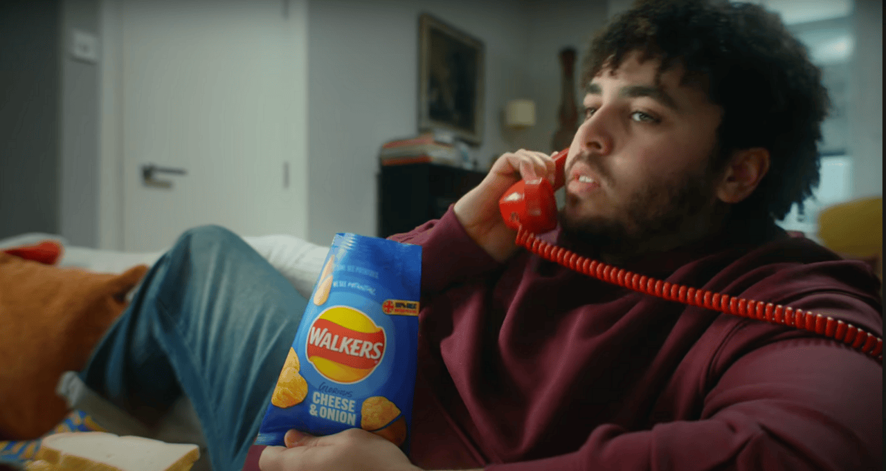 "Whassup" ist zurück: Walkers lässt den Budweiser-Kultspot für die GenZ ...
